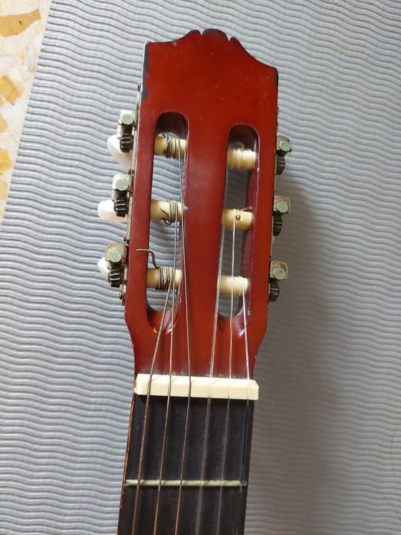 Guiter, Hobbies & Toys, Music & Media, Musical Instruments on Carousell