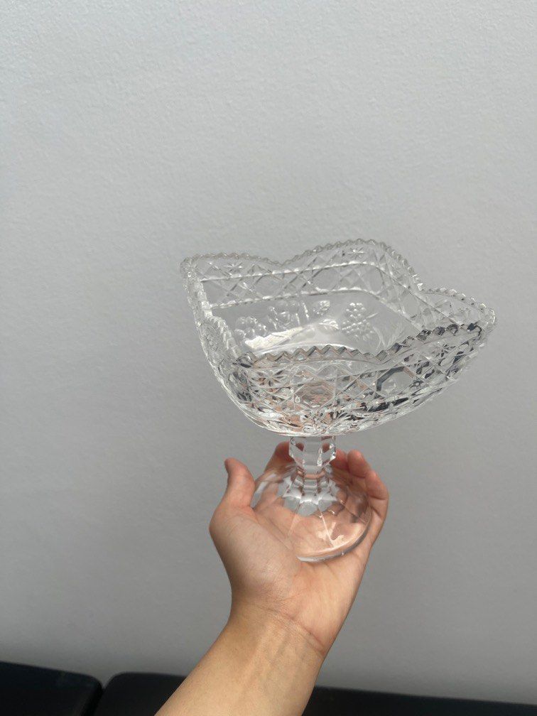 Hiasan kristal / tempat permen, Kitchen & Appliances di Carousell