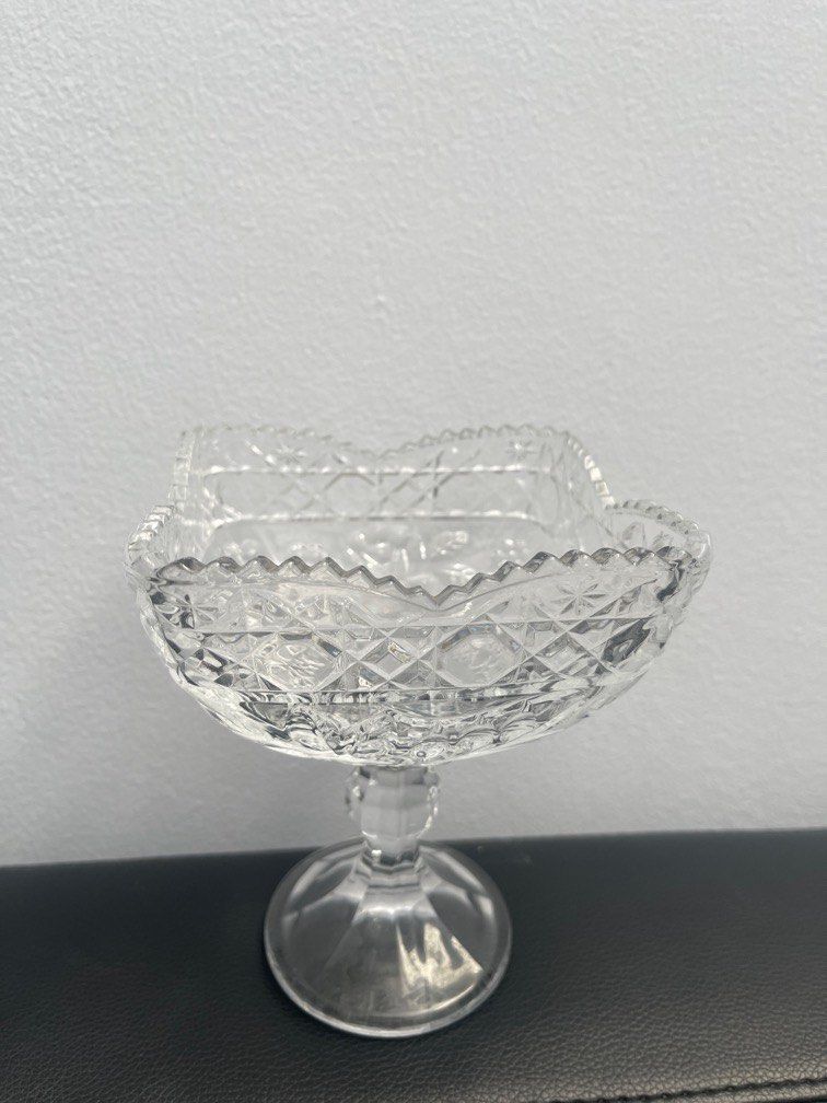 Hiasan kristal / tempat permen, Kitchen & Appliances di Carousell