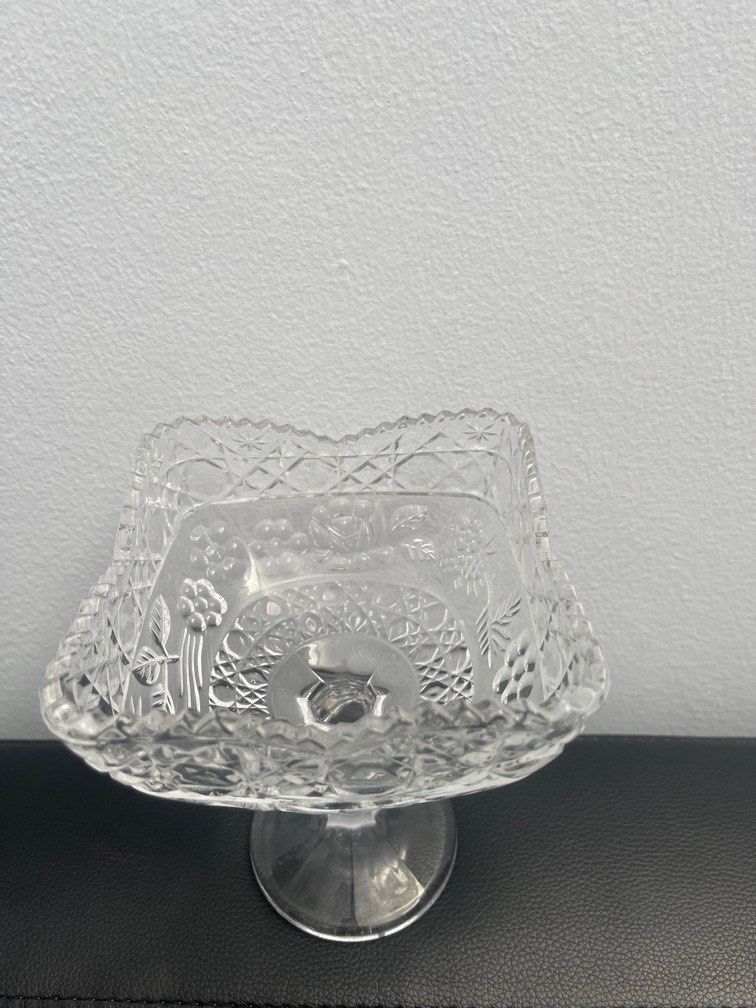 Hiasan kristal / tempat permen, Kitchen & Appliances di Carousell