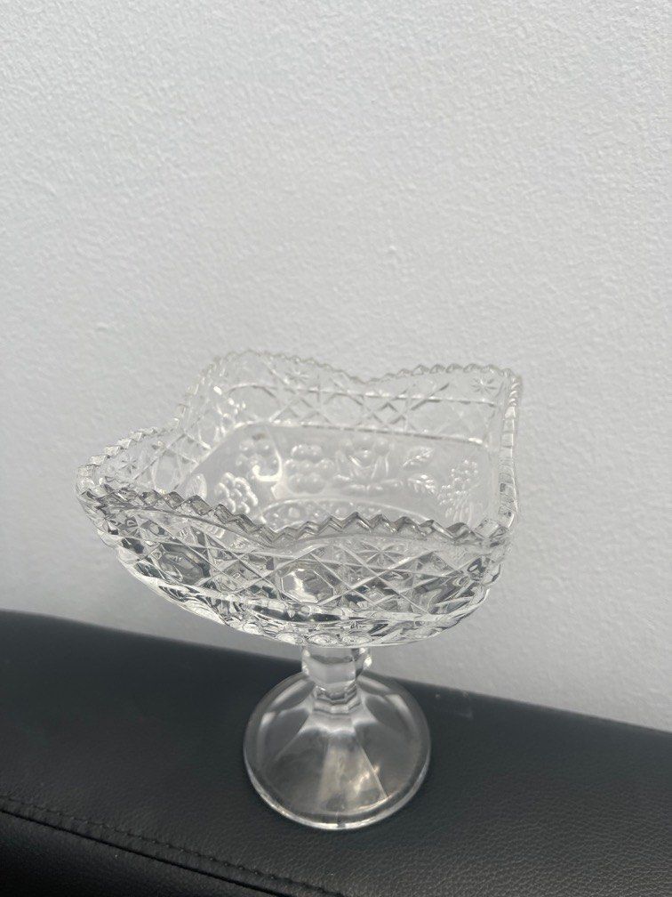 Hiasan kristal / tempat permen, Kitchen & Appliances di Carousell