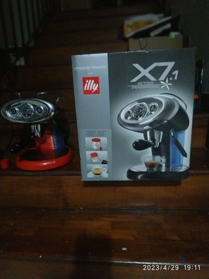 Illy X7.1 Francis Expresso machine with free milk frother, TV & Home Appliances, Kitchen ...