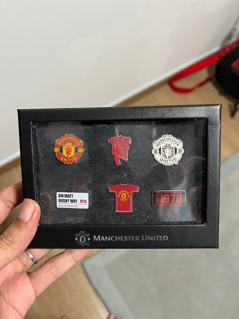 Manchester United Pins Set, Hobbies & Toys, Memorabilia & Collectibles ...