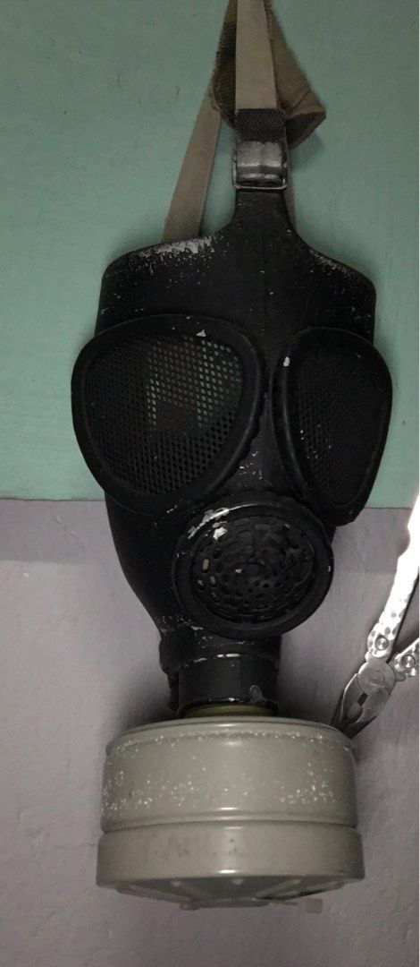 Original Desert Storm Gas Mask issue. Not functional., Hobbies & Toys ...