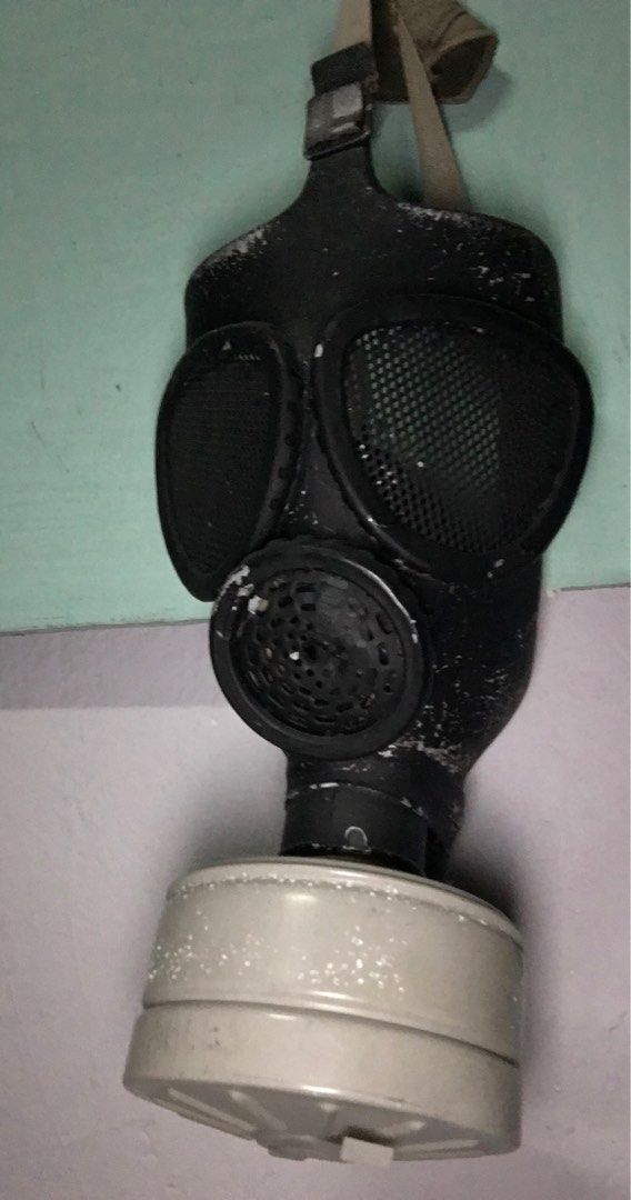Original Desert Storm Gas Mask issue. Not functional., Hobbies & Toys ...
