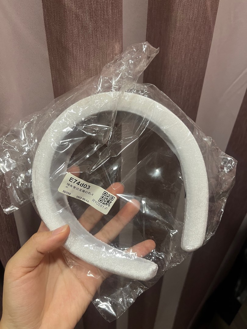 Puffy white hair band (white), Women's Fashion, Watches & Accessories ...