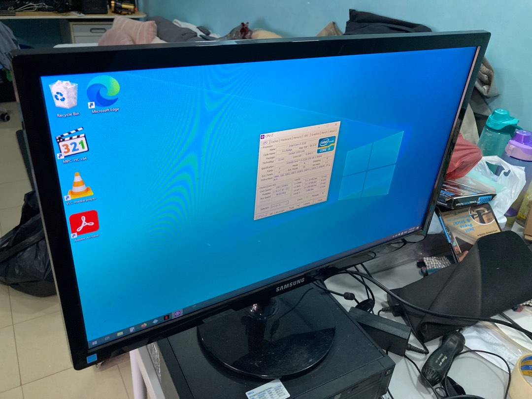 Samsung monitor, Computers & Tech, Desktops on Carousell