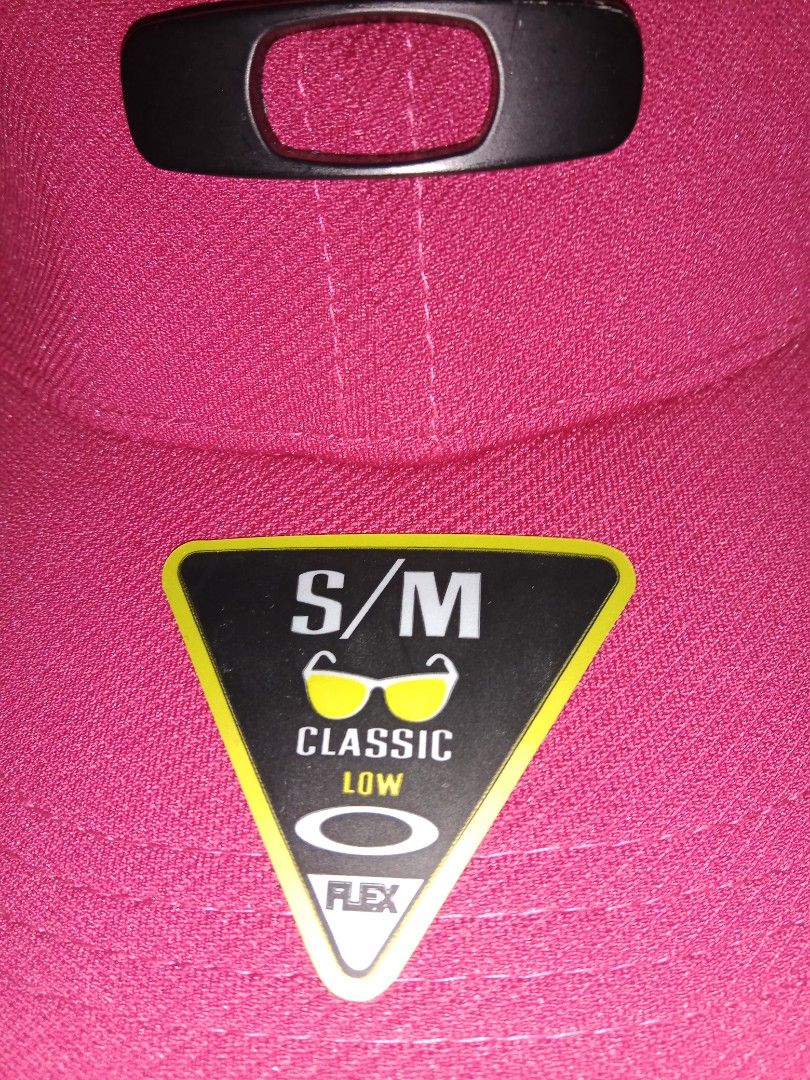 Topi oakley merah maroon cantik flexfitted New Bukan bekas, Fesyen ...