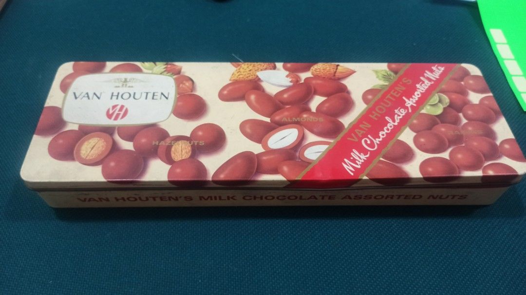 Vintage Van Houten's Milk Chocolate Box, Hobbies & Toys, Collectibles ...