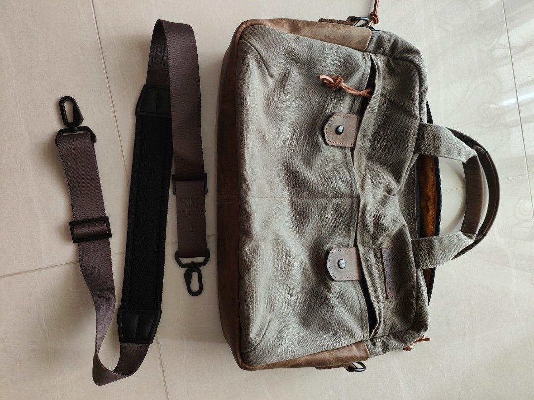 Waterfield sfbags Bolt medium, Computers & Tech, Parts & Accessories ...