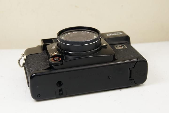 Yashica Auto Focus Film Camera, Photography, Cameras on Carousell