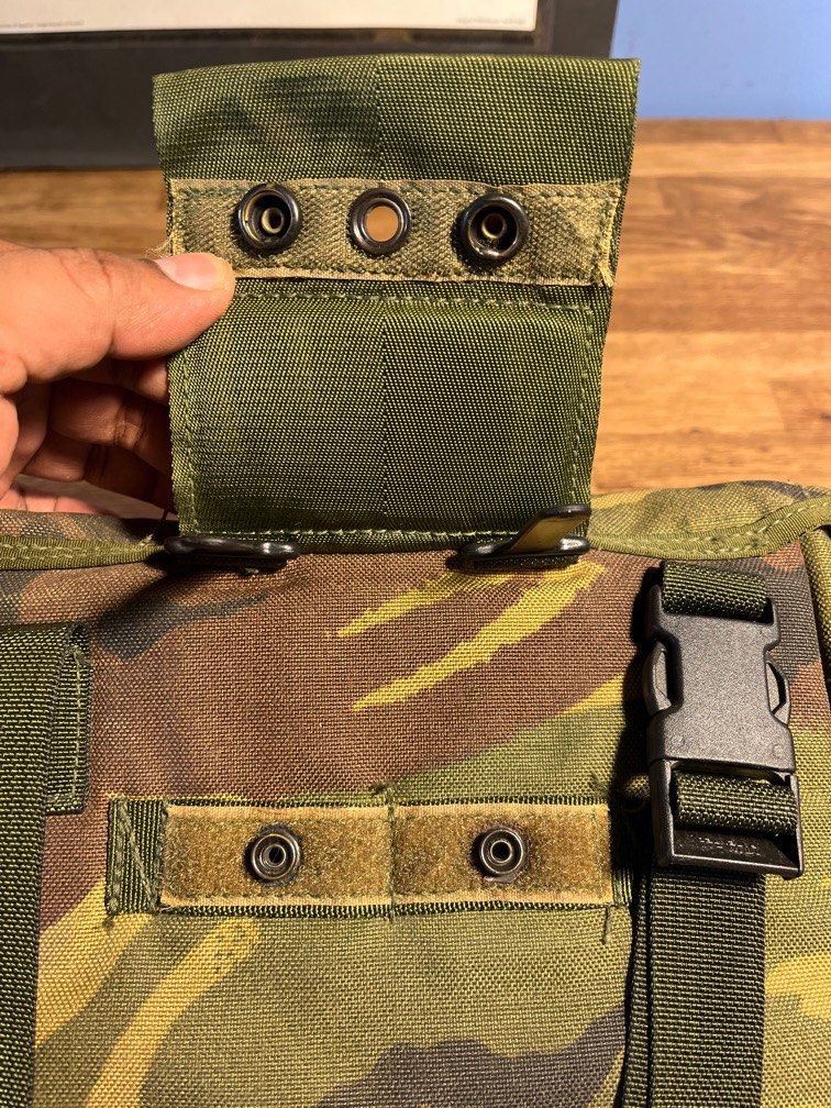 British DPM Gas Mask Pouch, Men's Fashion, Bags, Sling Bags on Carousell