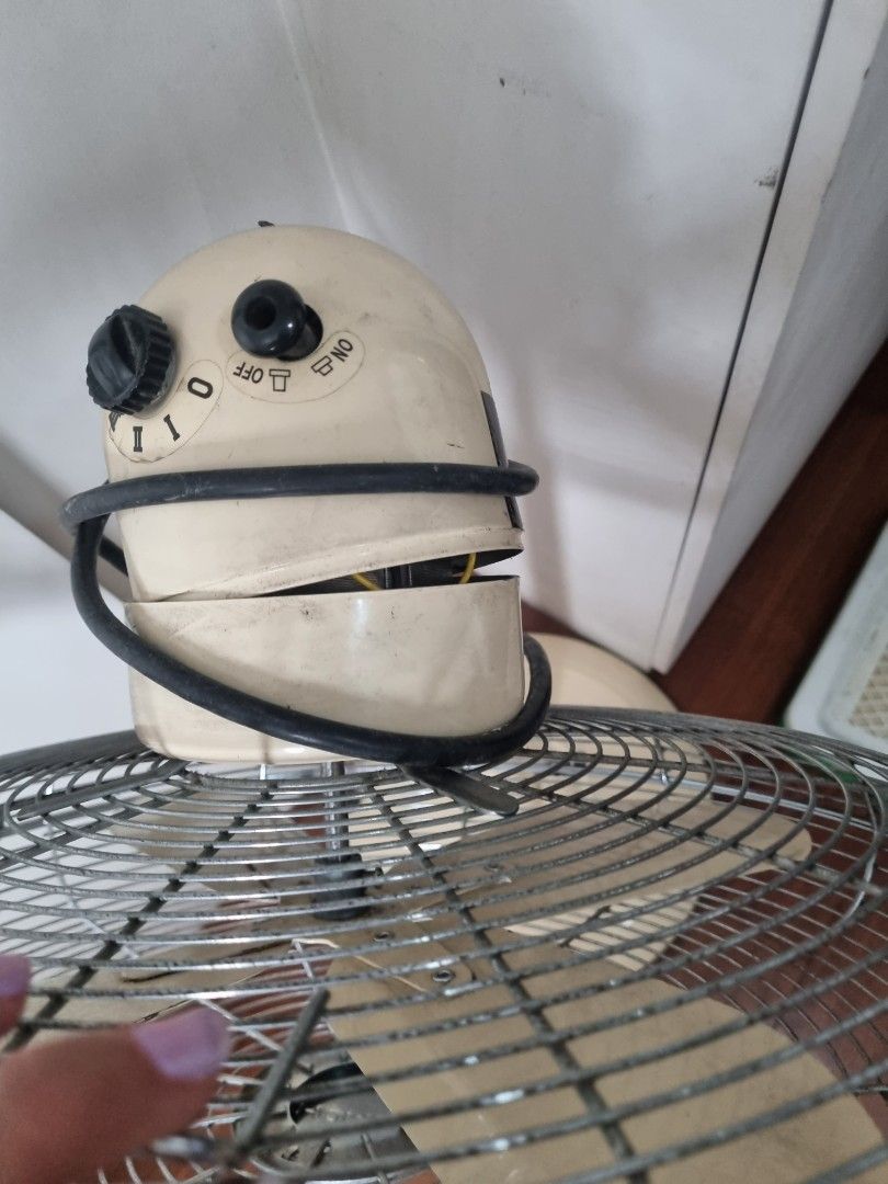 Thomson vintage Fan retro vibes cream color on Carousell