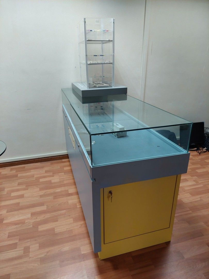 business display unit, Furniture & Home Living, Furniture, Shelves ...
