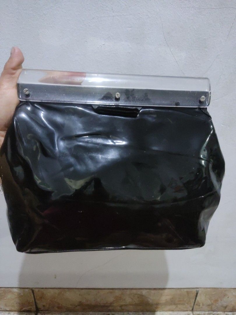 Clucth emporio armani, Barang Mewah, Tas & Dompet di Carousell