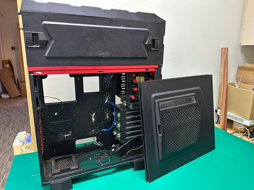 Computer Casing with lots of HDD Bays, Computers & Tech, Parts ...