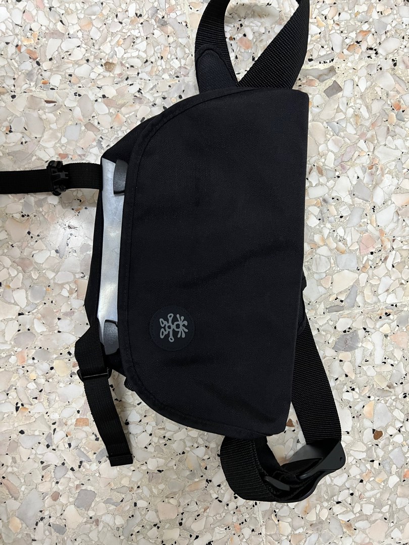 Crumpler Comfort Zone Messenger Small (Negotiable), Men's Fashion, Bags ...