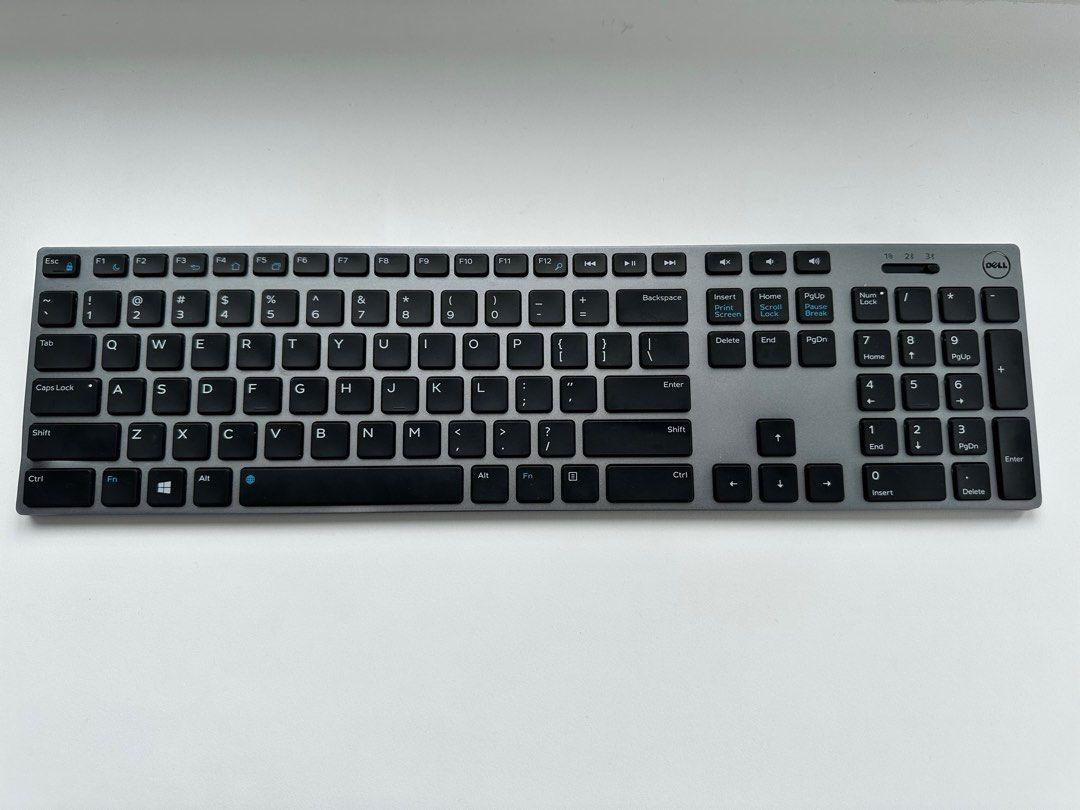 Dell KM717 Keyboard and WM527 Mouse, Computers & Tech, Parts ...