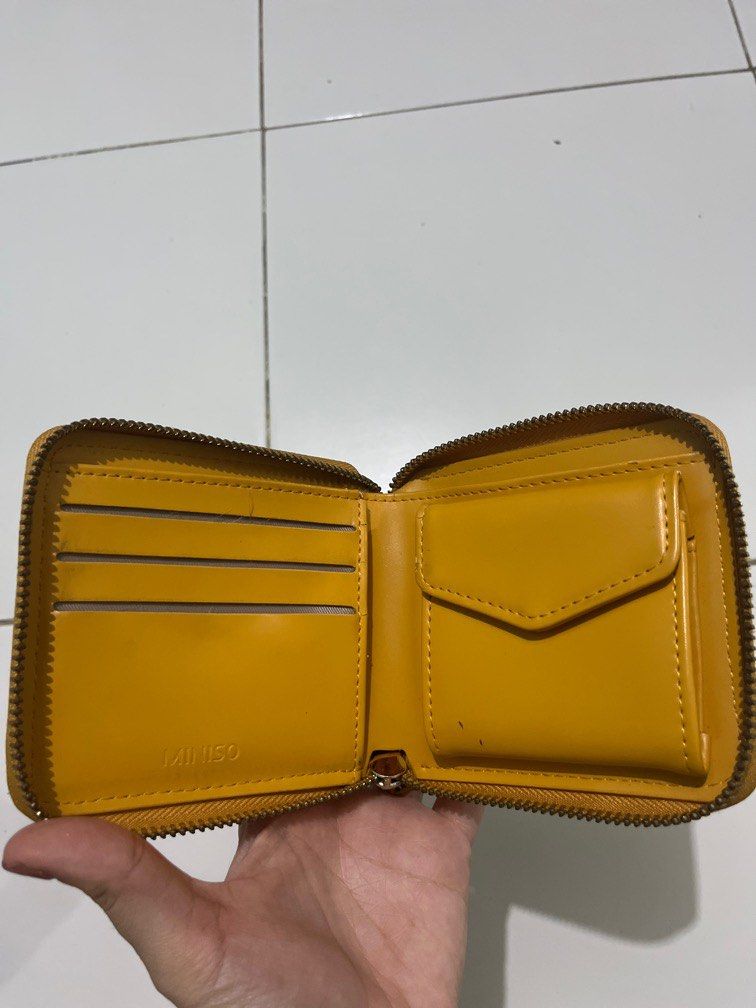 Dompet miniso, Barang Mewah, Tas & Dompet di Carousell