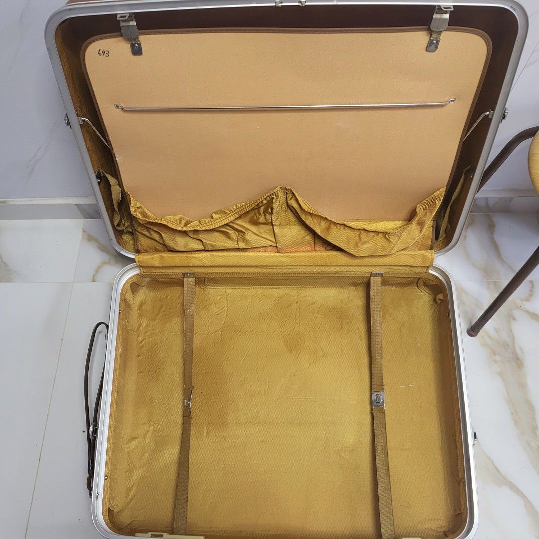 Echolac big 28" Solid hard case vintage 70s style, Hobbies & Toys ...