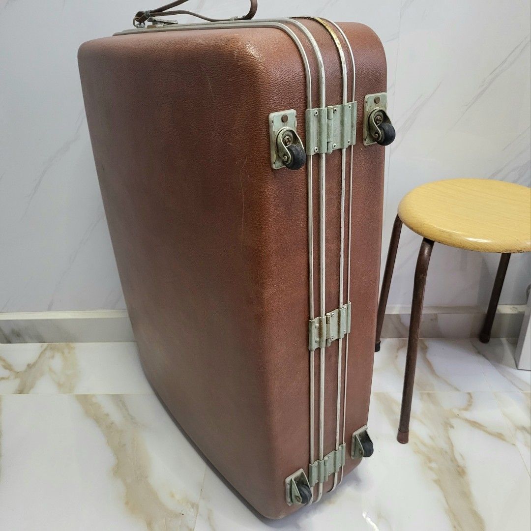 Echolac big 28" Solid hard case vintage 70s style, Hobbies & Toys ...