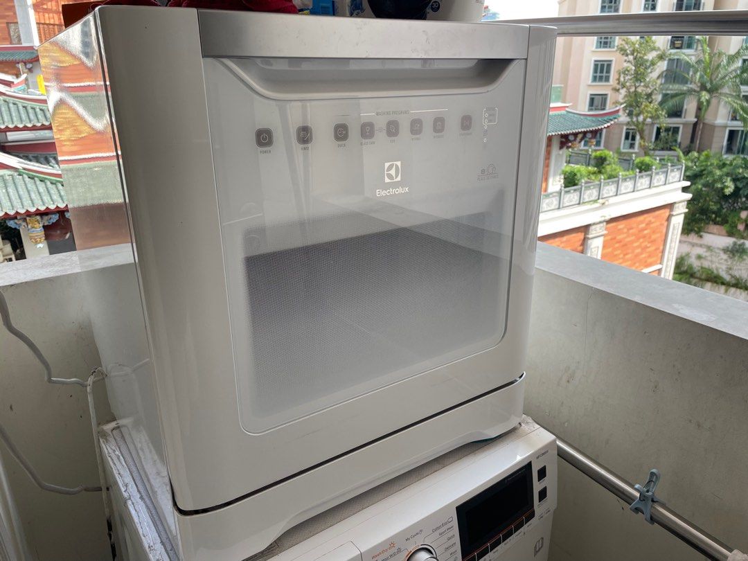 Electrolux compact Dishwasher 8 place settings, TV & Home Appliances ...