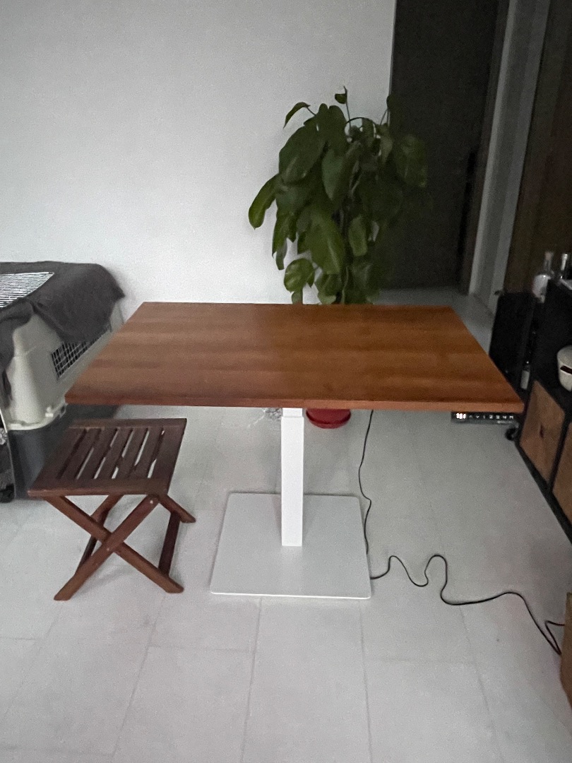 Single leg electric standing desk with 1m large teak tabletop ...