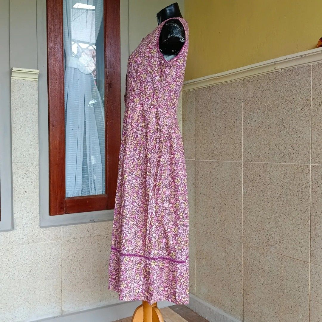 FLORAL SLEEVE LESS DRESS, Fesyen Wanita, Pakaian Wanita, Gaun & Rok di ...