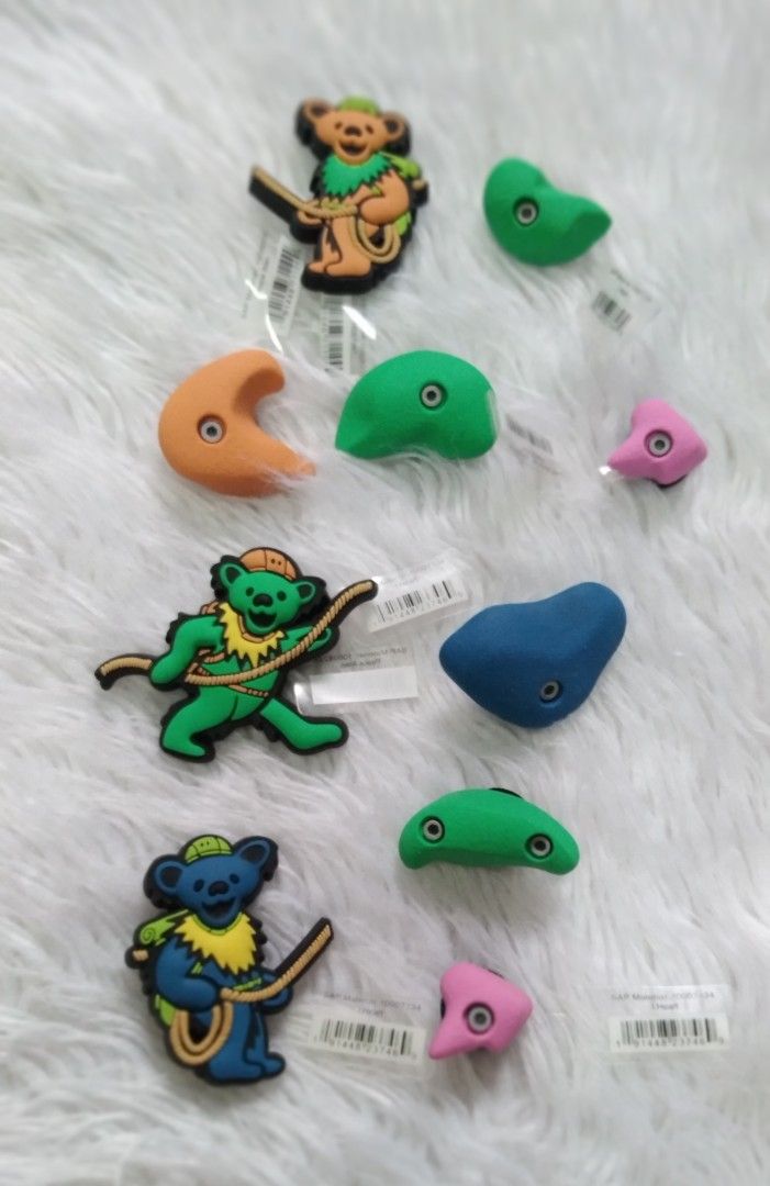 GREATFUL DEAD X CROCS JIBBITZ CHARMS, Men's Fashion, Watches ...