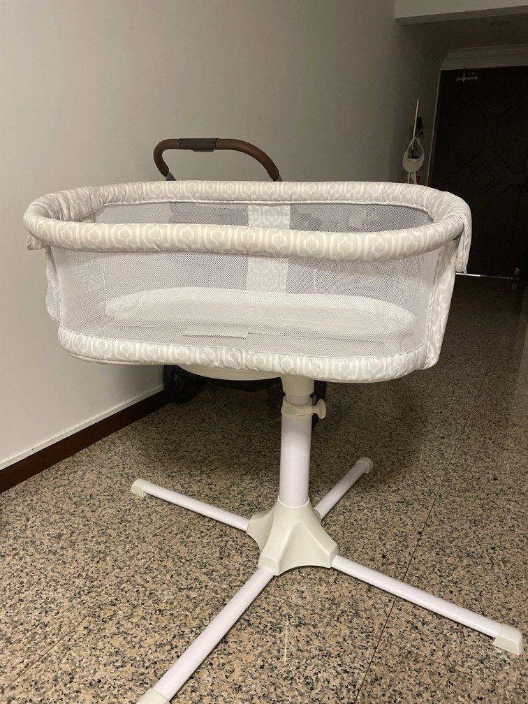 Halo bassinest and swivel sleeper, Babies & Kids, Baby Nursery & Kids ...