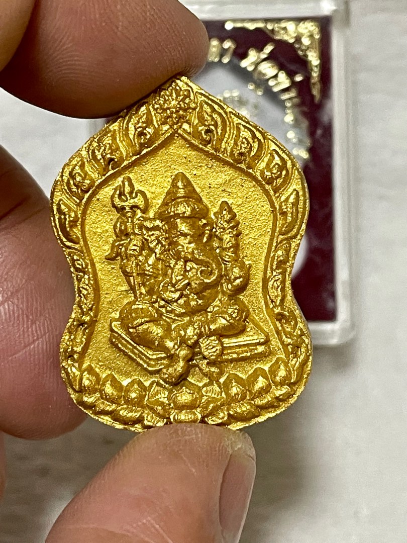 LP Loy Phra Pikanet (Ganesha) / Wat Tha Din Daeng / BE 2561 / Nur Phong ...
