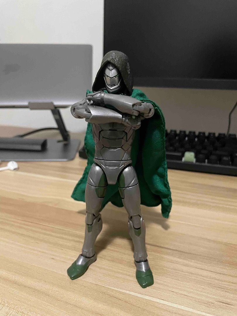 Marvel Legends Infamous Iron Man with Custom Cape from Crescent Moon ...