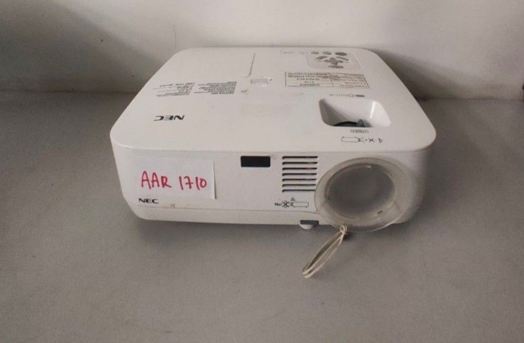 NEC NP 510 LCD Projector 3000 Lumens For Sale @$200 each(AAR 1710)(B1 ...
