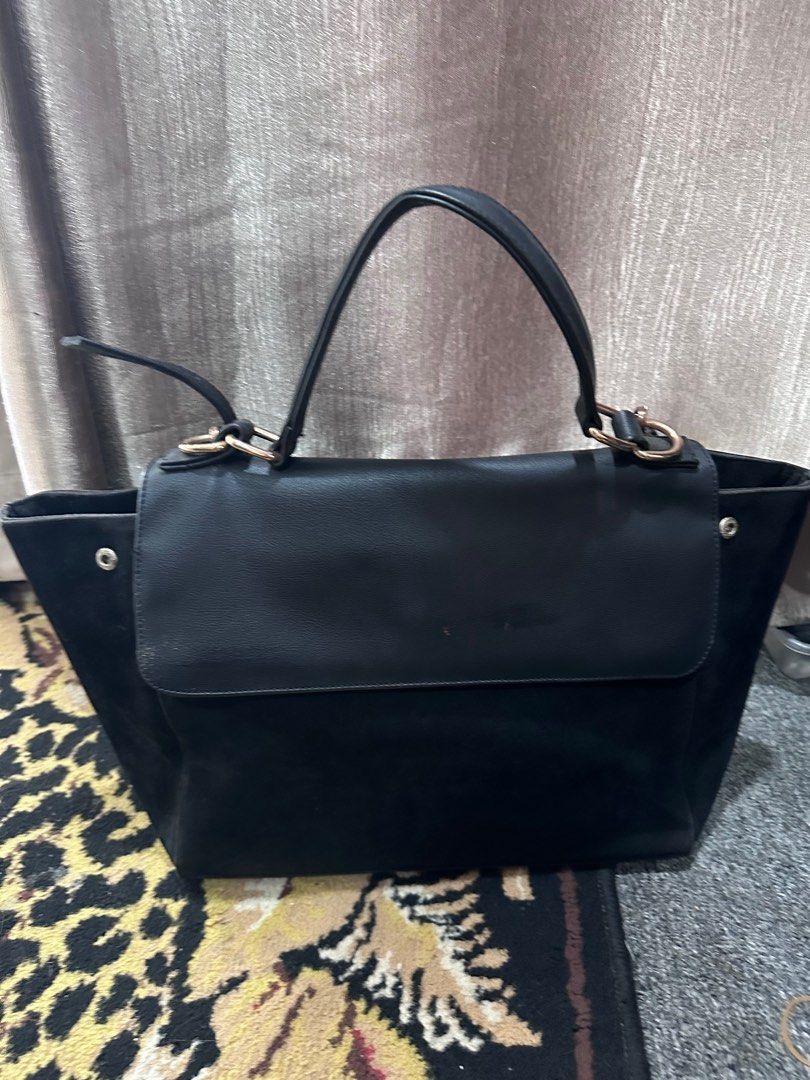 tas hitam, Fesyen Wanita, Tas & Dompet di Carousell