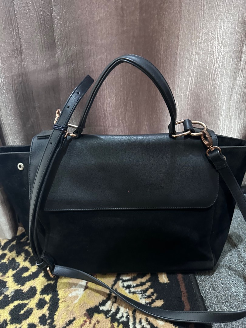 tas hitam, Fesyen Wanita, Tas & Dompet di Carousell