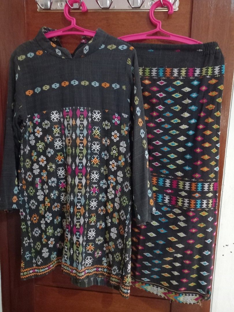 Set 2 pcs top n long skirtTenun NTT Manggarai lawas, Fesyen Wanita, Pakaian Wanita, Gaun & Rok ...