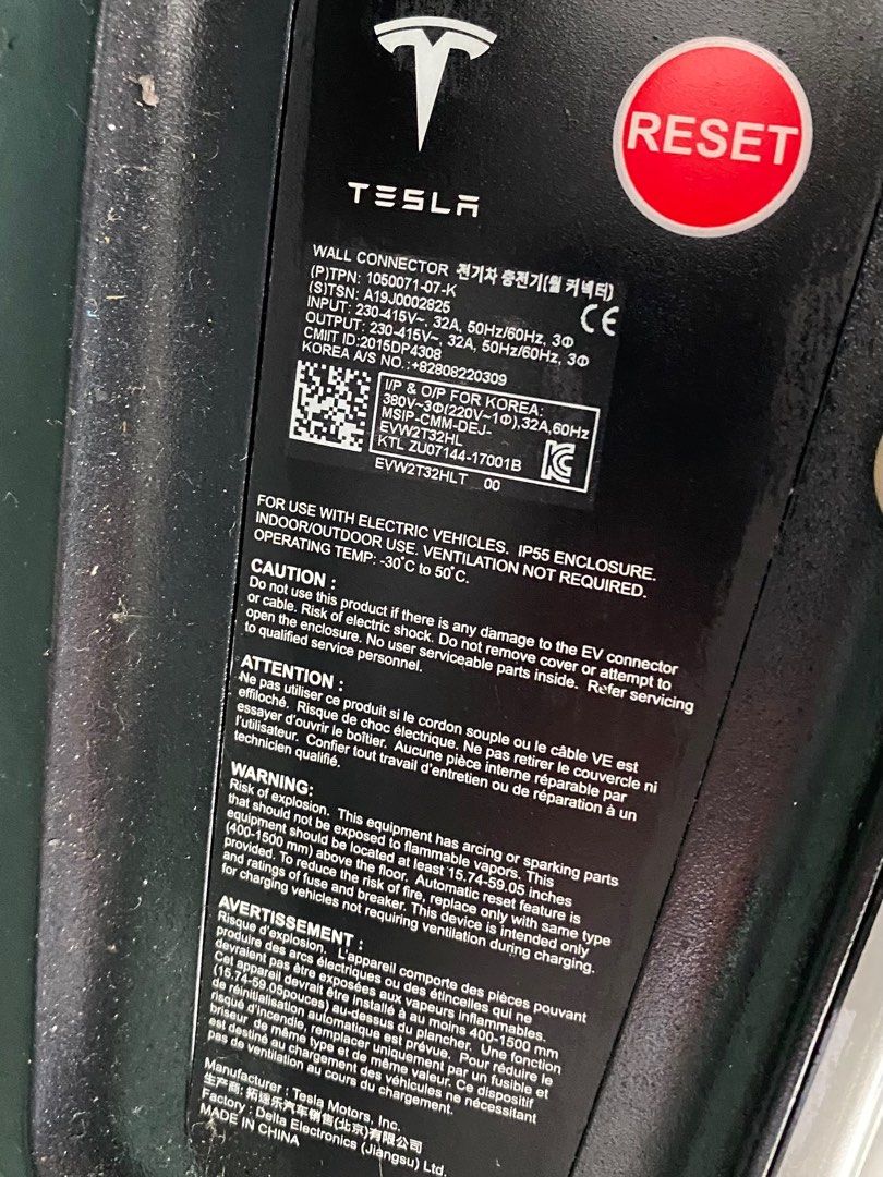 Tesla Wall Connector Gen 2, 汽車配件, 電子配件 - Carousell