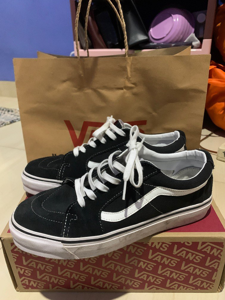 Vans Sk8 Low Black, Fesyen Pria, Sepatu , Sneakers di Carousell