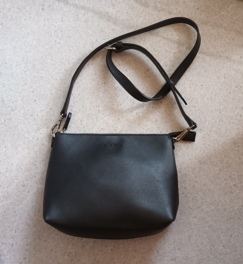 Vincis Bench Sling Bag Kulit 2nd, Fesyen Wanita, Tas & Dompet di Carousell