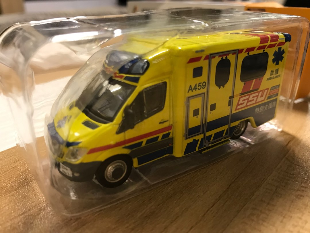 1:76 Mercedes Sprinter / Hong Kong Ambulance A459, 興趣及遊戲, 玩具 & 遊戲類 - Carousell