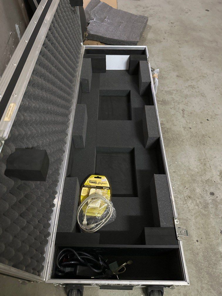 Keyboard flight case (For 61 keys), Hobbies & Toys, Music & Media ...