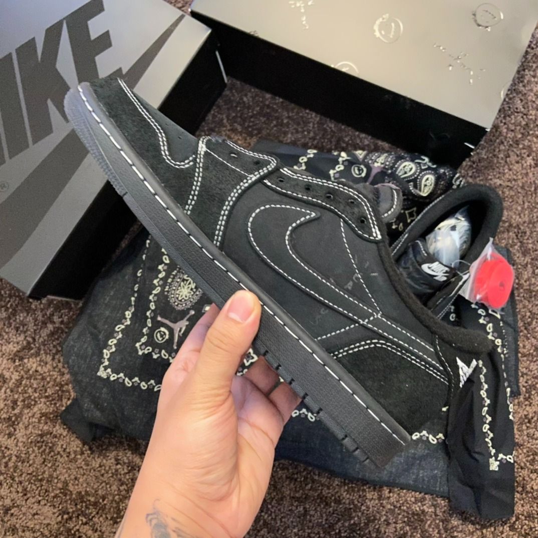 AJ1 Air Jordan 1 Low x Travis Scott - Black Phantom, 男裝, 鞋, 波鞋 - Carousell