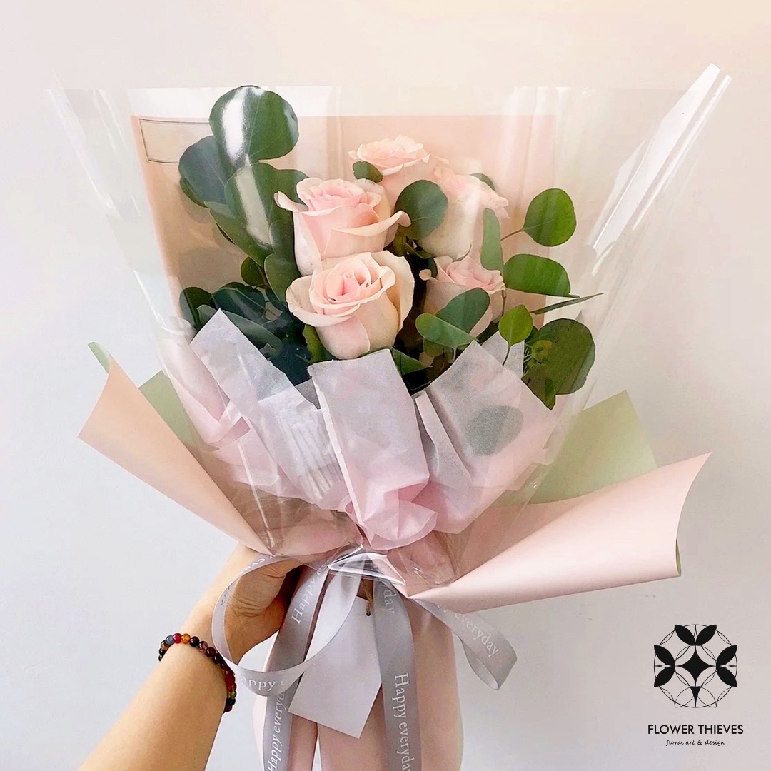 Graduation Flower Bouquet: Alice Fresh Roses Mini Bouquet, Hobbies ...