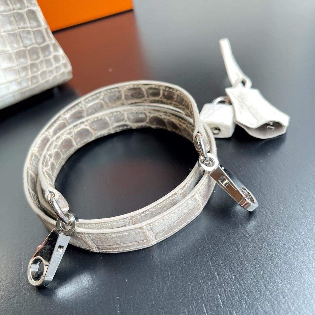 Himalayan Kelly 25, Luxury, Bags & Wallets on Carousell