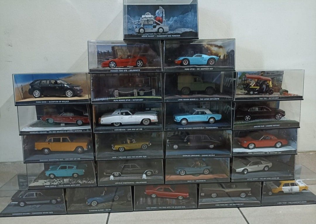 James Bond Movie DieCast Car's 1:43, Toys & Collectibles, Mainan di ...