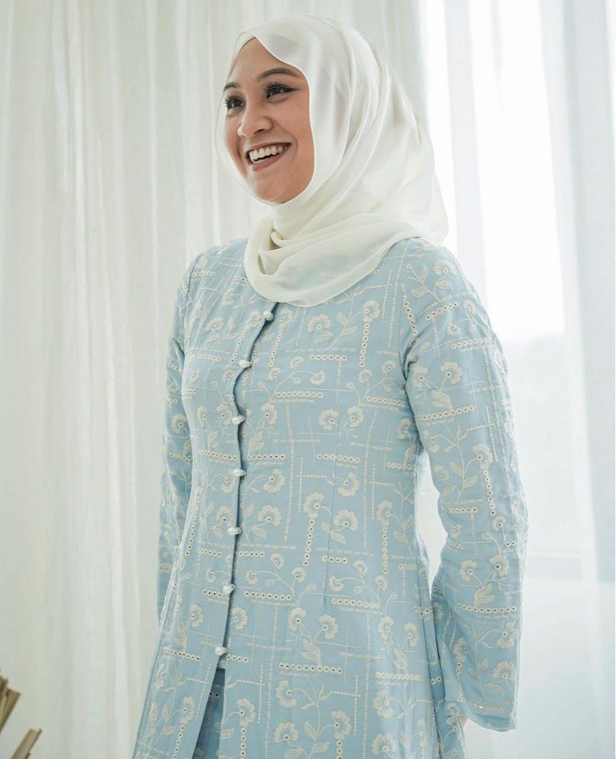 Light Blue Kebarung/Kebaya, Women's Fashion, Muslimah Fashion, Baju ...