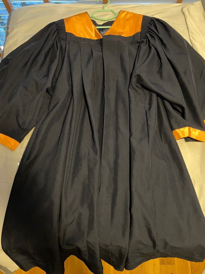 Ngee Ann Poly Graduation Gown (XL), Men's Fashion, Coats, Jackets and ...