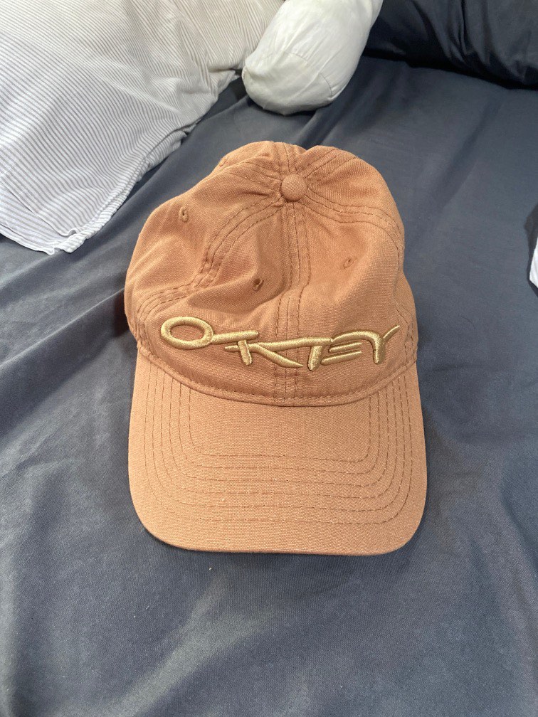 Oakley Cap, Men's Fashion, Watches & Accessories, Caps & Hats on Carousell