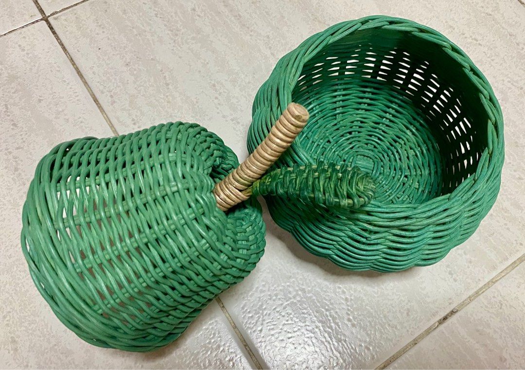 Pear-shaped straw container, Hobbies & Toys, Stationery & Craft ...