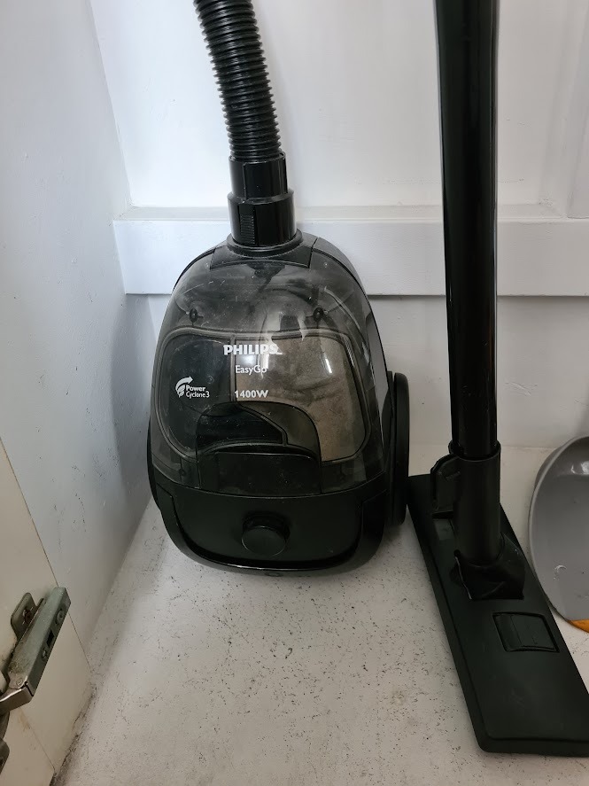 Philips - Easy Go Power Cyclone 3 - 1400W, TV & Home Appliances, Vacuum ...